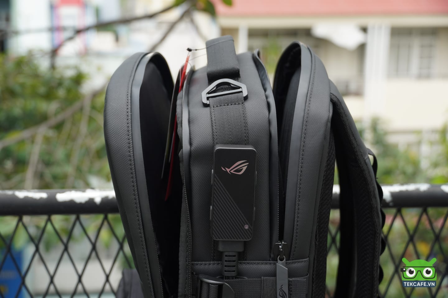 ROG Ranger BP3703 Aura RGB - Balo "xịn xò", gây chú ý từ mọi góc nhìn