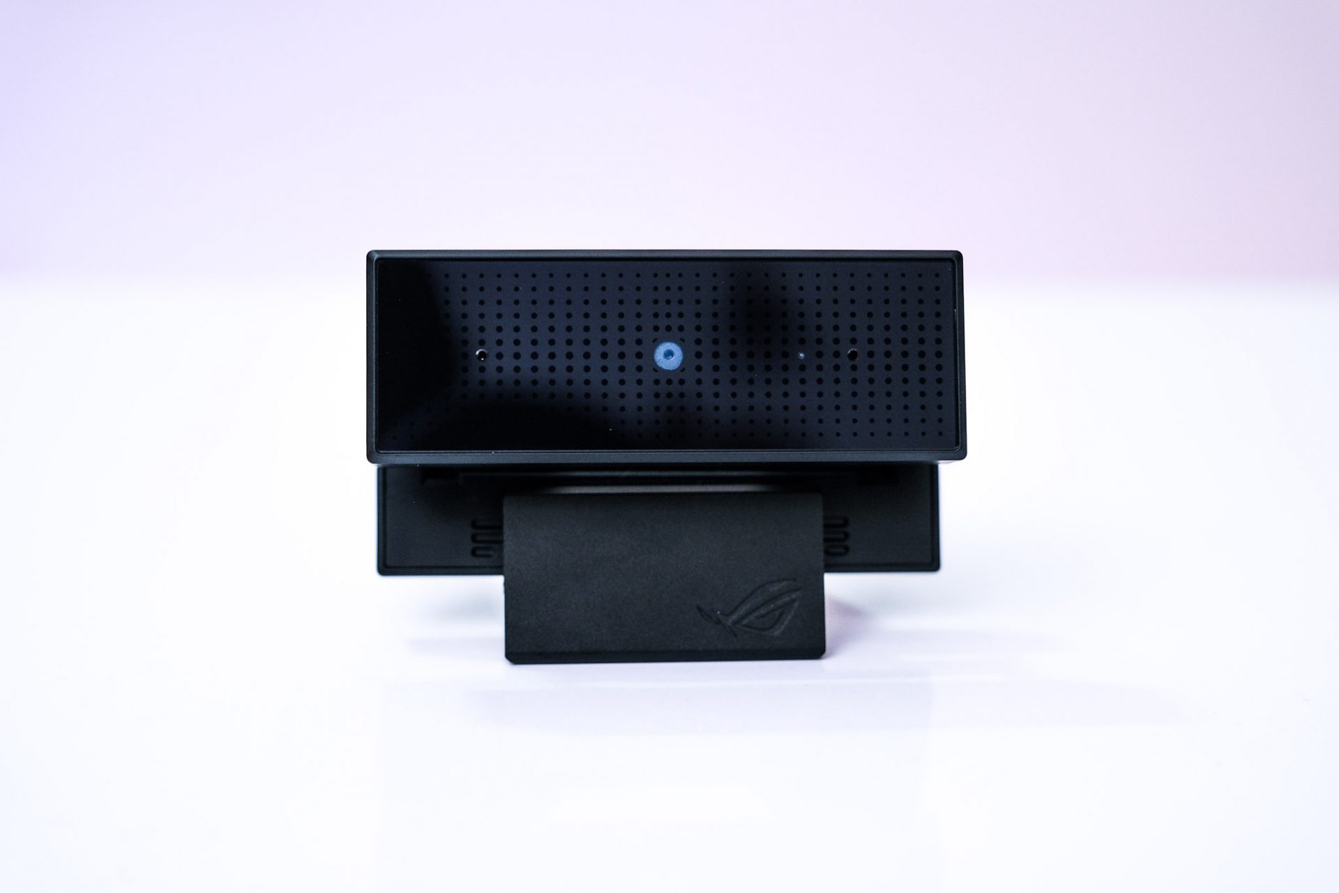 Trên tay webcam ROG Eye: Thiết kế độc đáo, hỗ trợ livestream FHD 60fps