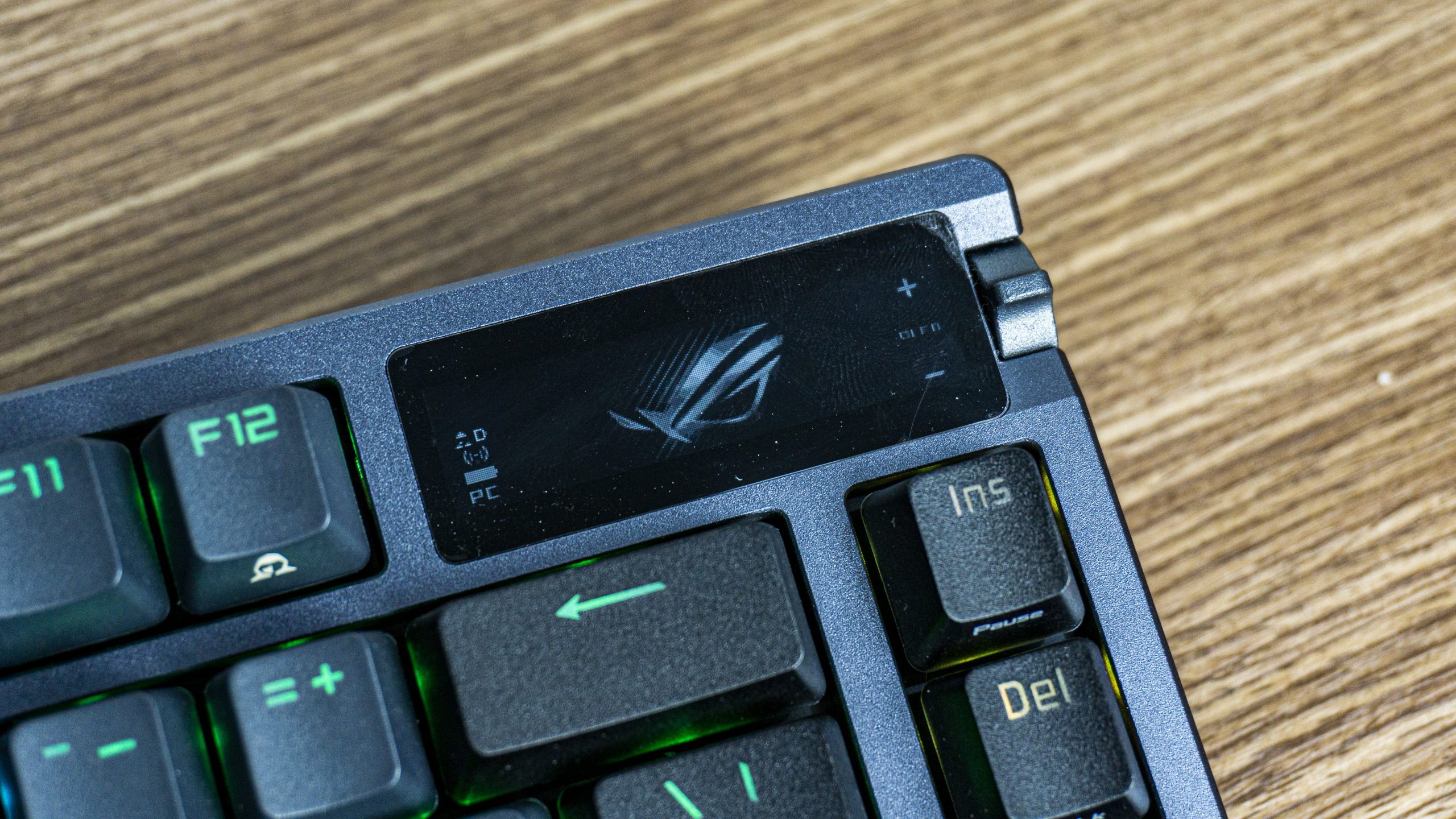 Trên tay ROG Azoth - game thủ vẫn chơi phím custom nhé